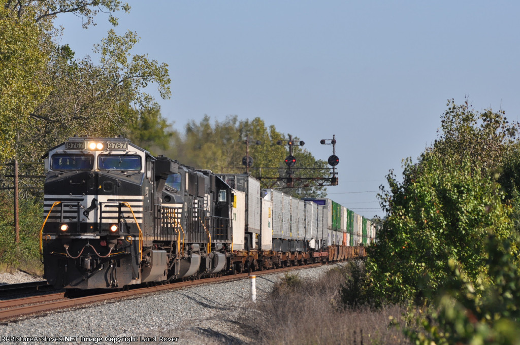 NS 9767 W / F On NS 282 Northbound
